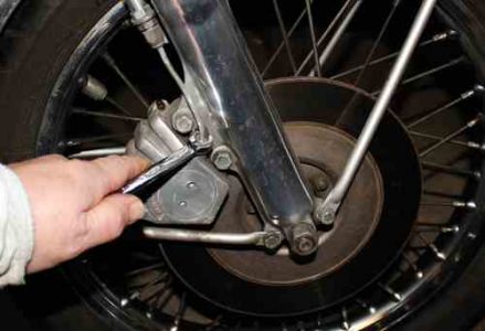 Rebuild a Norton Commando Disc Brake Caliper - Motorcycle Classics